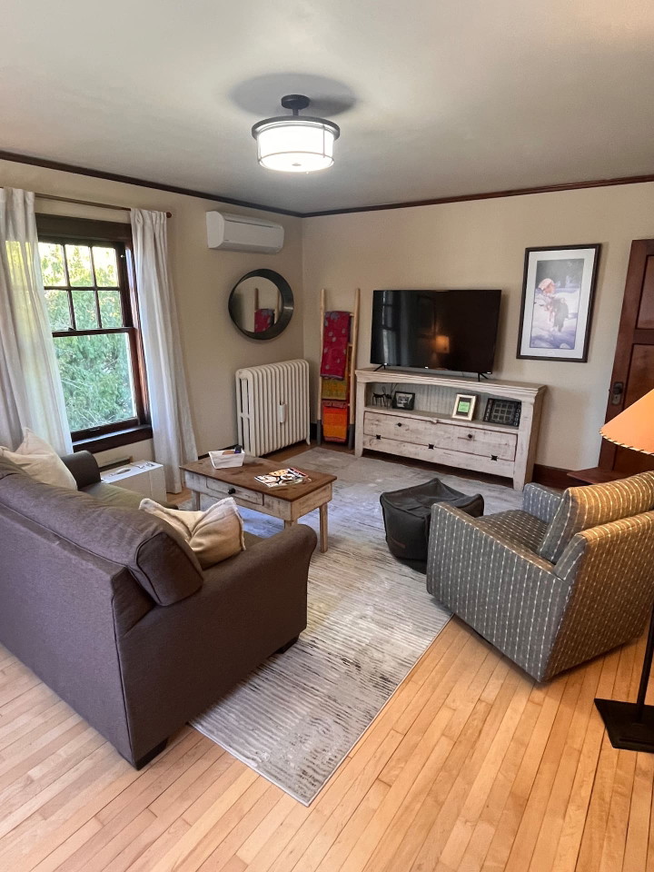 The Crooked Chimney Upper Flat Excellent Location! - Grafton, WI