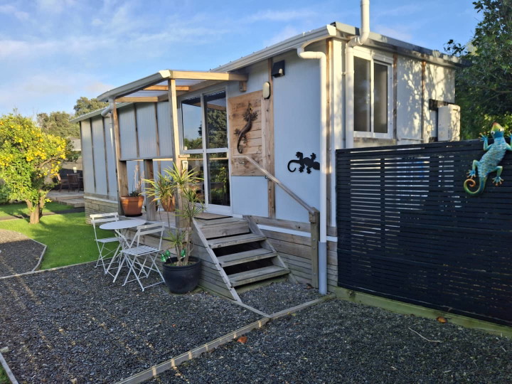 The Gecko Bach, Tiny Home Accomodation - Paraparaumu