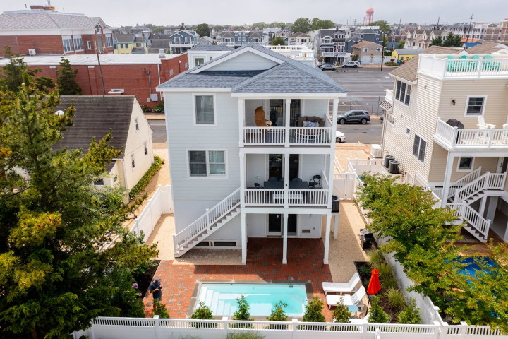 Steps To Fantasy Island! Pool, Arcade, Sleeps 18! - Beach Haven, NJ