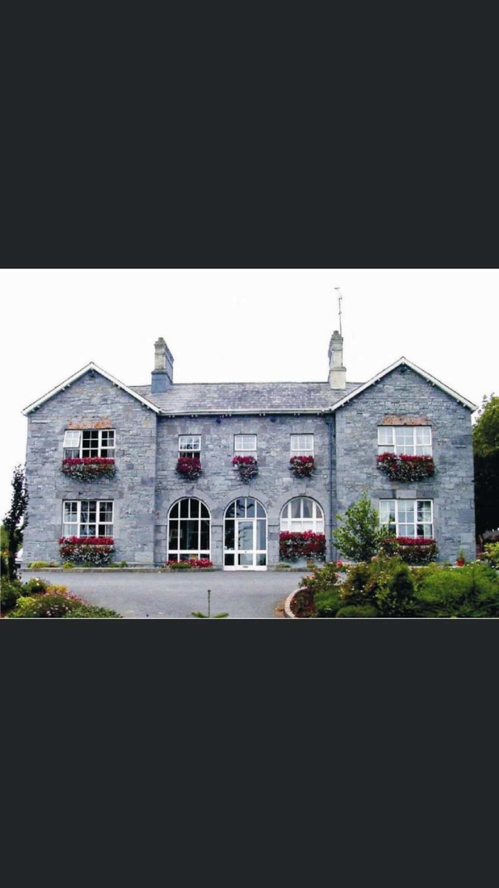 Historic 10-bedroom Guest House Exclusive Use - Trim