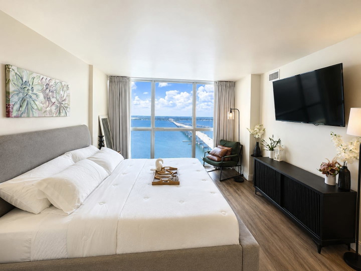 22nd Floor Luxury River View | Downtow - Fort Myers, FL
