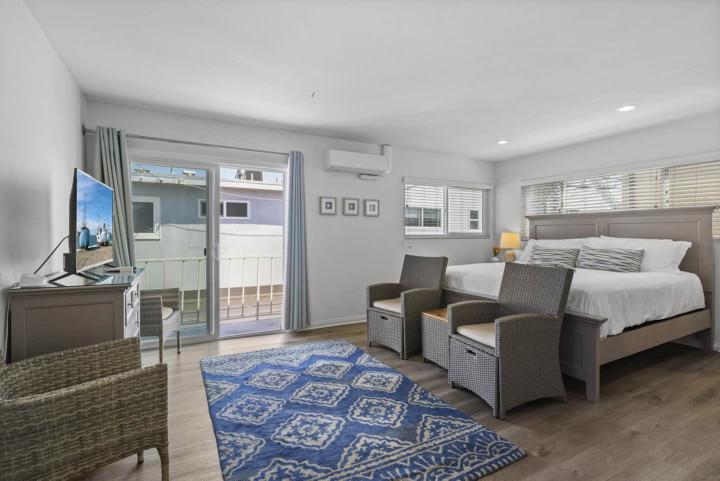 Island Suite - A Short Ferry Ride From The Beach! - Newport Beach, CA