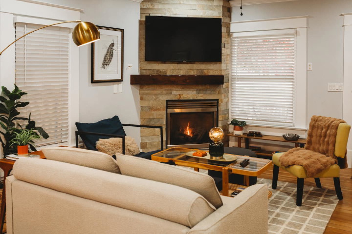 Stylish Craftsman Retreat W/ Jetted Tub | Dtwn - Medford, OR