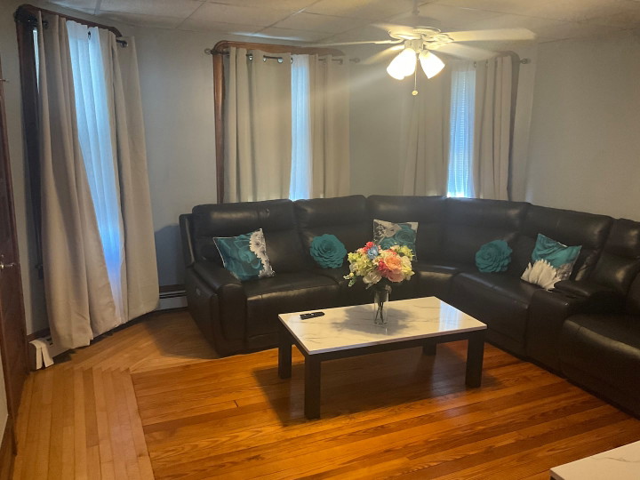 Stylish And Spacious 3bedroom Home Away From Home. - Tiverton, RI