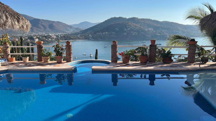 Seaside Serenity Haven - Zihuatanejo