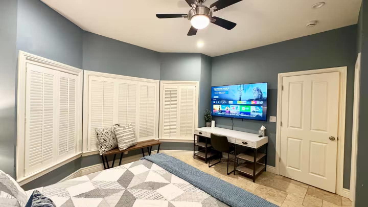 Private King Suite + Office + Gigabit Wi-fi - San Jose, CA