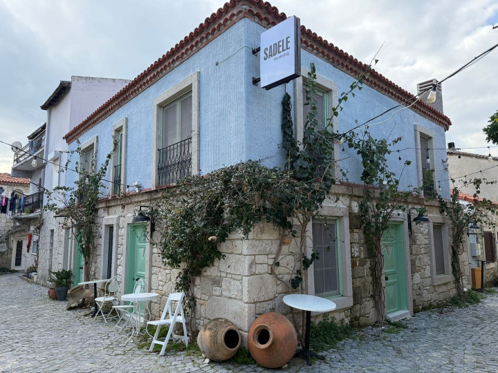 Alaçatı Köy Içinde Sadele Otel Kahvaltı  Dahil - Çeşme