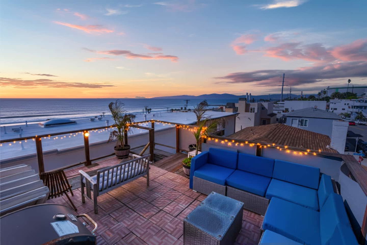 Coastal Haven Steps To Sand W/garage & Rooftop - Torrance, CA