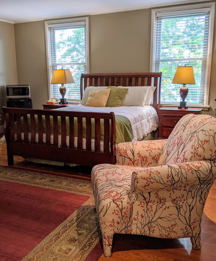 Private Suite In Lakeview Guest House/ Suite 4 - Geneva, NY