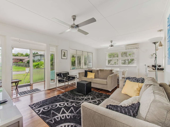 Charm & Character In The Heart Of Noosaville - Noosa Heads