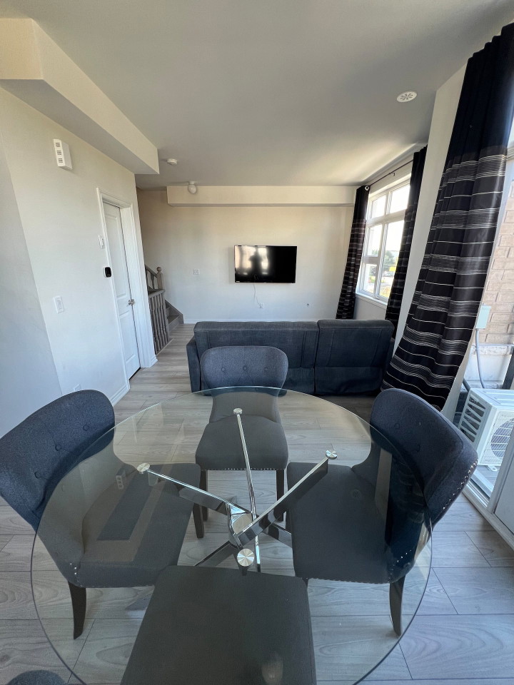 Beautiful Townhouse/condo/yyz - Brampton