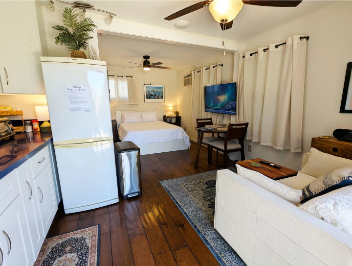 Central Location, Close To Beach/fwy, Cozy Studio - Costa Mesa, CA