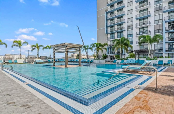 Stylish 1-bedroom Getaway Apt- Pool & Gym - Doral, FL