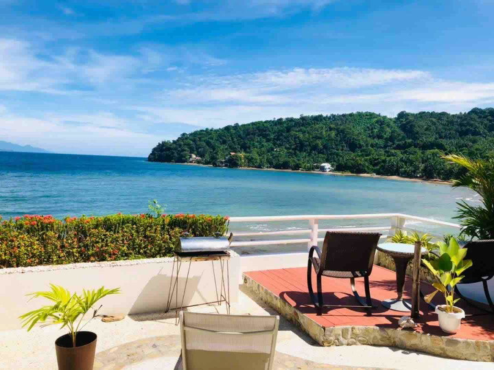 The Driftwood Cottage Luxury Beachfront Chalet - Puerto Galera