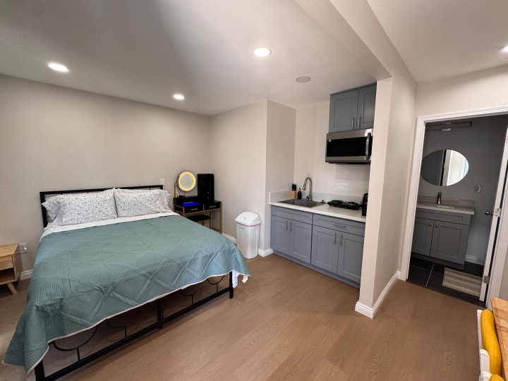 Free Parking Private Apartment With Kitchen B-b - La Puente, CA