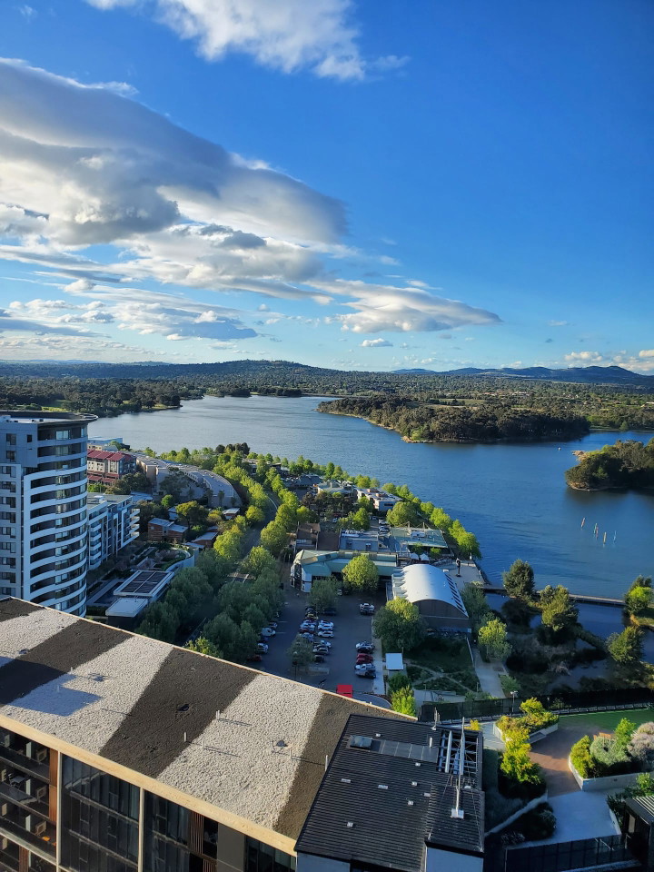 Belconnen Lakeview 2br 2ba | 2 Parking, Pool & Gym - Canberra