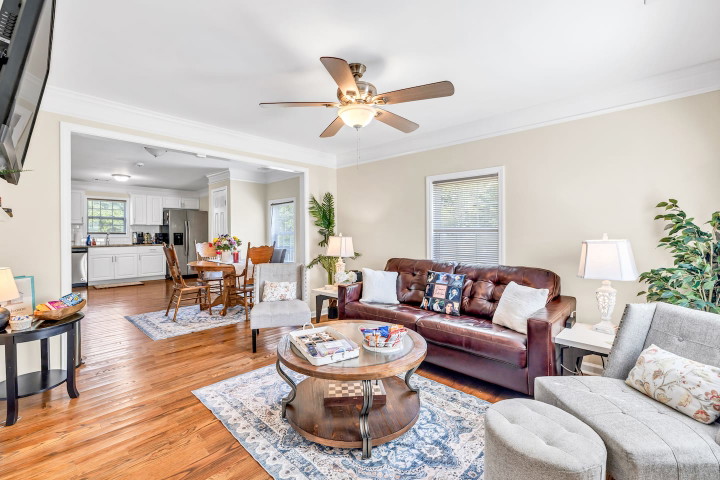Charmer, 1/2 Mile From The Square With Golf Cart - Covington, GA