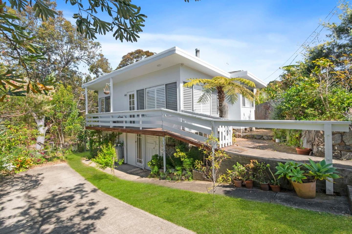 Manaia - A Little Bach Near The Beach - South Coast