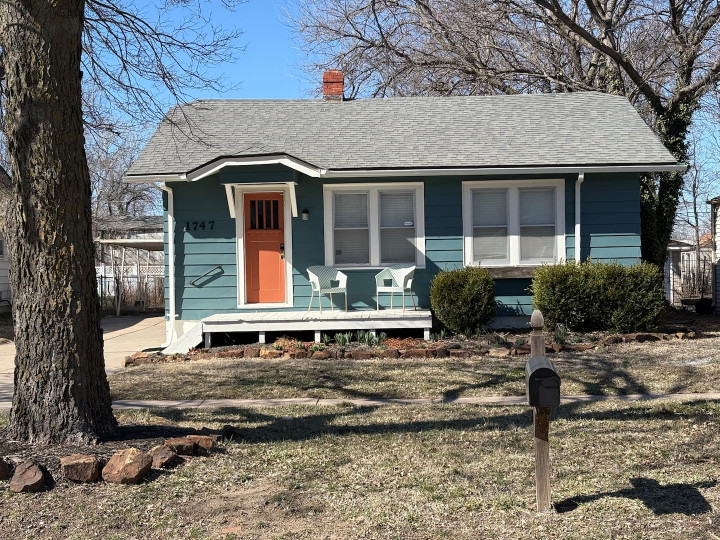 Cozy 3-bed Retreat Near Historic Downtown Wichita! - Wichita, KS