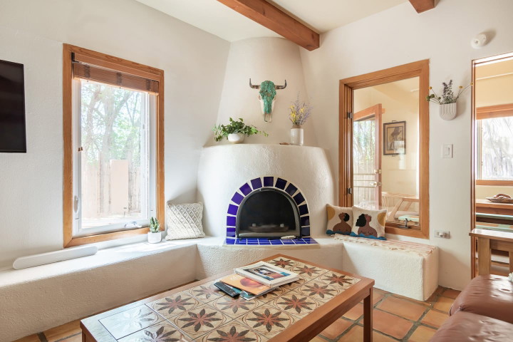 Hygge Hacienda - Sunny Condo Near Downtown - Santa Fe, NM