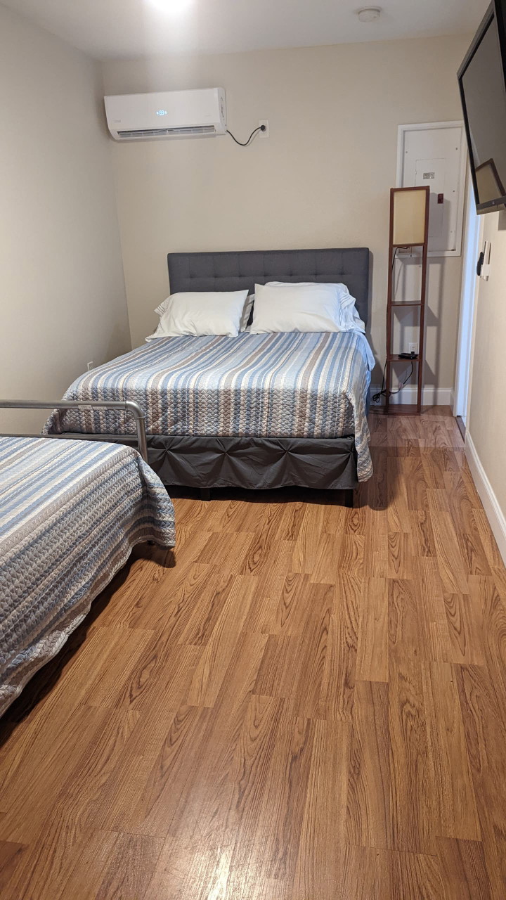 Private Guest Suite, Up To 4 Adults, Self Check-in - Tampa, FL