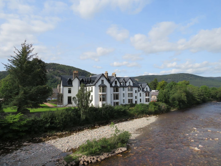 Luxury 3 Bedroom Apartment, Sleeps 6-8. - Ballater