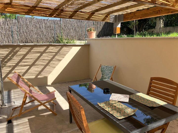 Rez De Villa Climatisé Avec Extérieur éQuipé - La Crau
