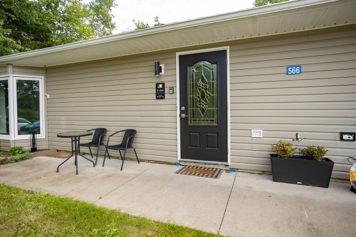 Level Living: 2-bedroom Unit In Truro Heights - Truro