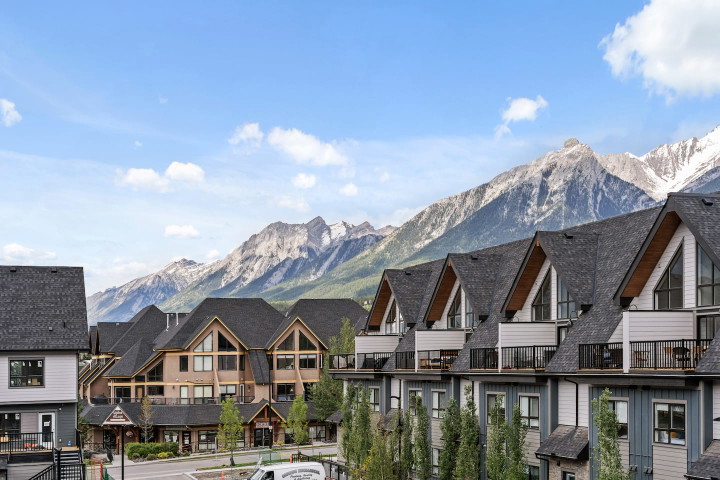 Peaceful Rockies 2br W/ Private Patio + Ac - Canadá