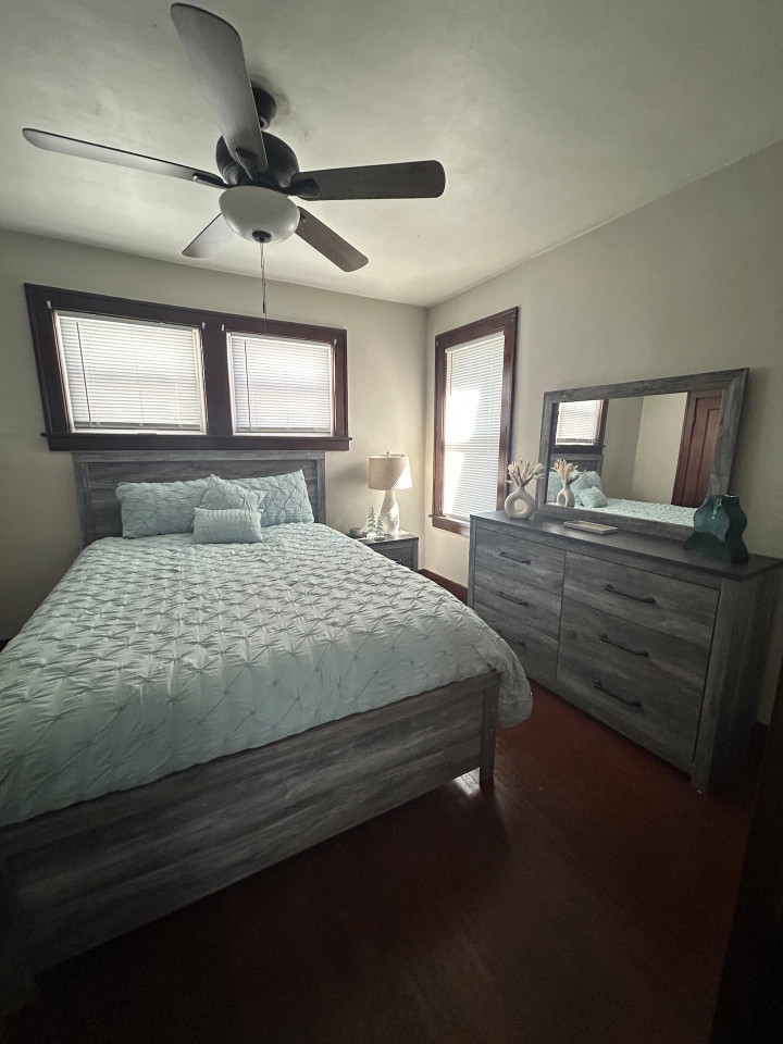 Minutes From East Davenport Village! - Davenport, IA