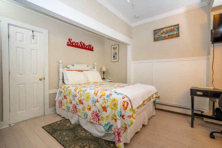 Large Pet Friendly Studio 2 Blocks Beach - Belmar, NJ