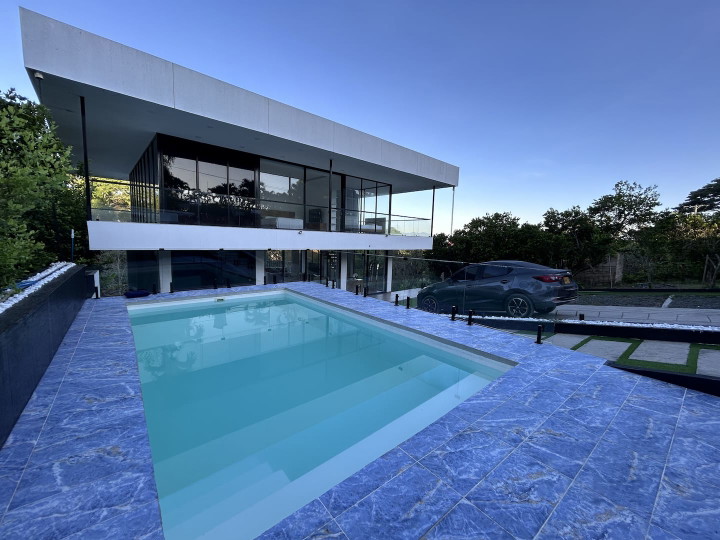 Una Casa De Cristal - Alcalá