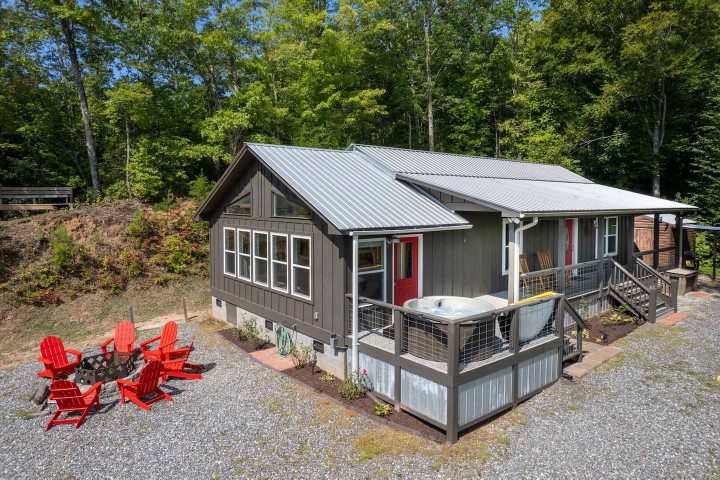 Wanderlust Ridge - Incredible Views And A Hot Tub! - Sylva, NC