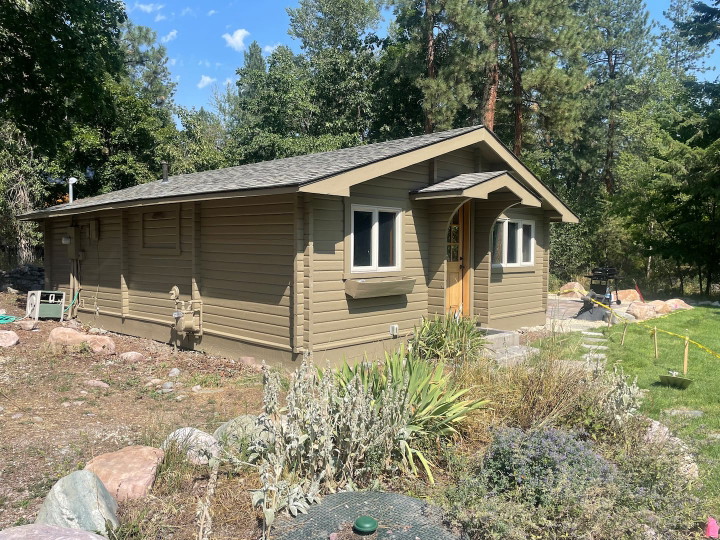 Charming Rattlesnake Creekside Cabin, Pet Friendly - Missoula, MT