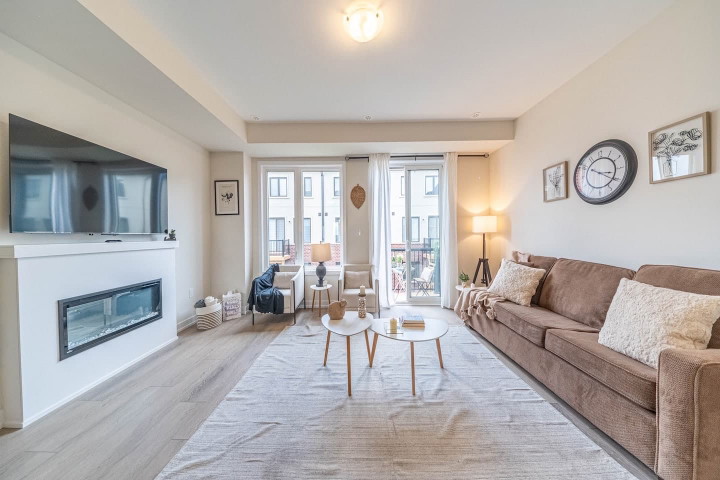 Modern 4br Oakville Townhouse - Burlington