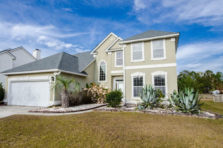 Gorgeous Executive Home On Pond *5 Beds* - North Charleston, SC