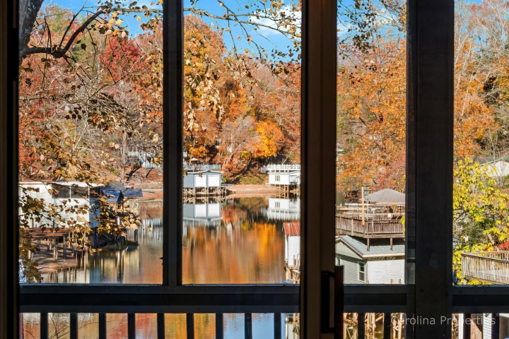 Lake Lure Lakefront Cottage, Kayaks, Comfortable! - Lake Lure, NC