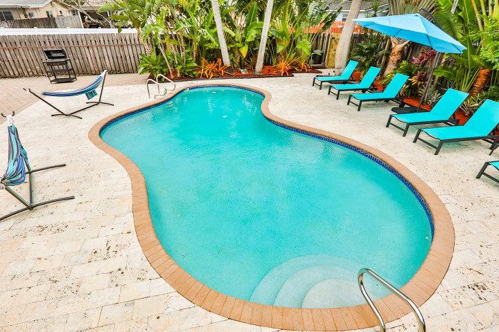 Modern Retreat Pool Villa - Hollywood, FL
