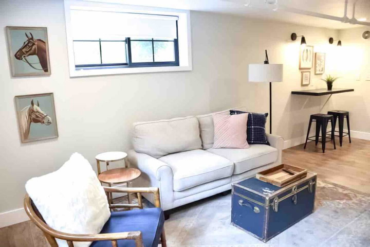 Digs 5: Location! Open Cozy Secure Parking 1bdrm - Evansville, IN