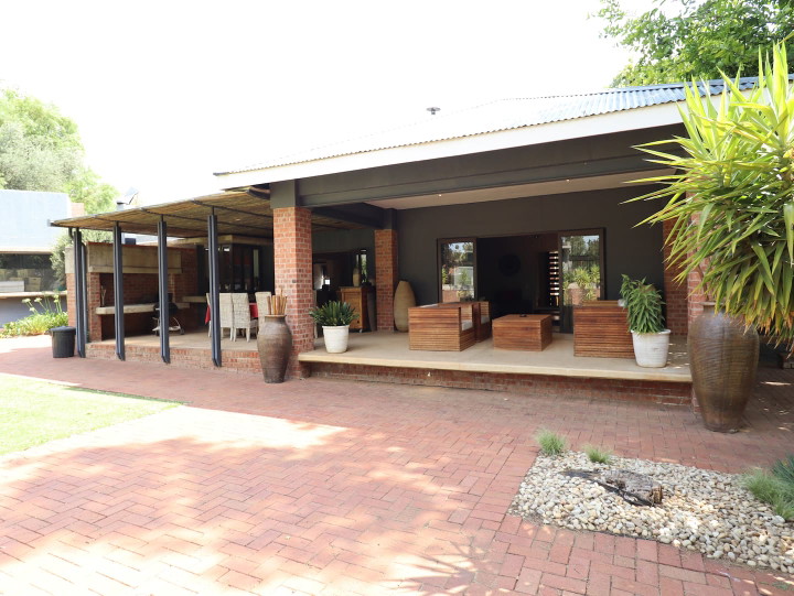 Modern: Clean Lines, Cozy Vibes - South Africa