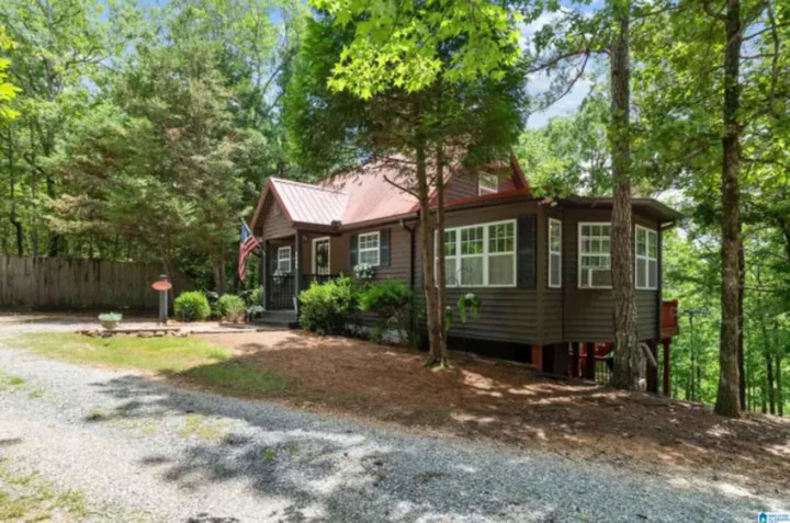 Beautiful Lay Lake Cottage King Bed + Kayaks - Alabama