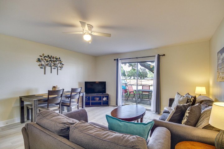 Airy Biloxi Condo W/ Patio: Walk To Beach! - Biloxi, MS