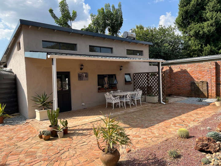 Cactus Crush Cottage - Private, Safe, Solar - 