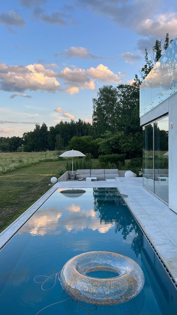 Arkitektritad Villa Vid Vattnet Med Pool - Stockholm
