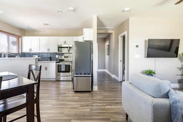 Tempe Hidden Gem Newly Renovated & Peaceful Apt - Tempe, AZ