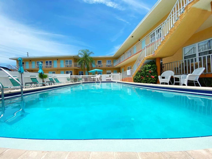 Treasure Island | Close To Beach & Pool - St. Petersburg, FL