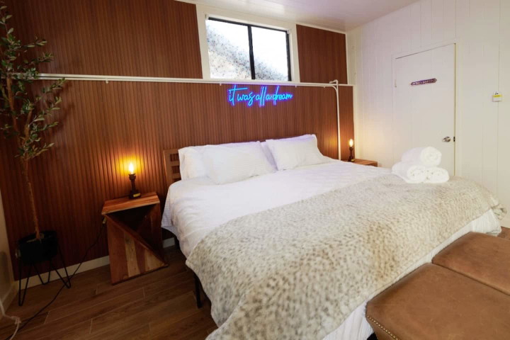 The Captain's Quarters (King Bed) - Hermosa Beach, CA