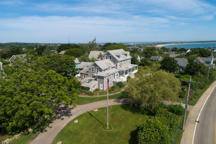 In-town Apartment! - New Shoreham, RI