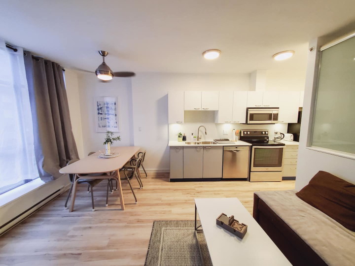 Clean & Modern 1 Bedroom + Den In Prime Location - Vancouver