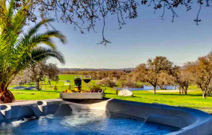 Unique Lakeside Luxury, Hot Tub Views - Paso Robles, CA